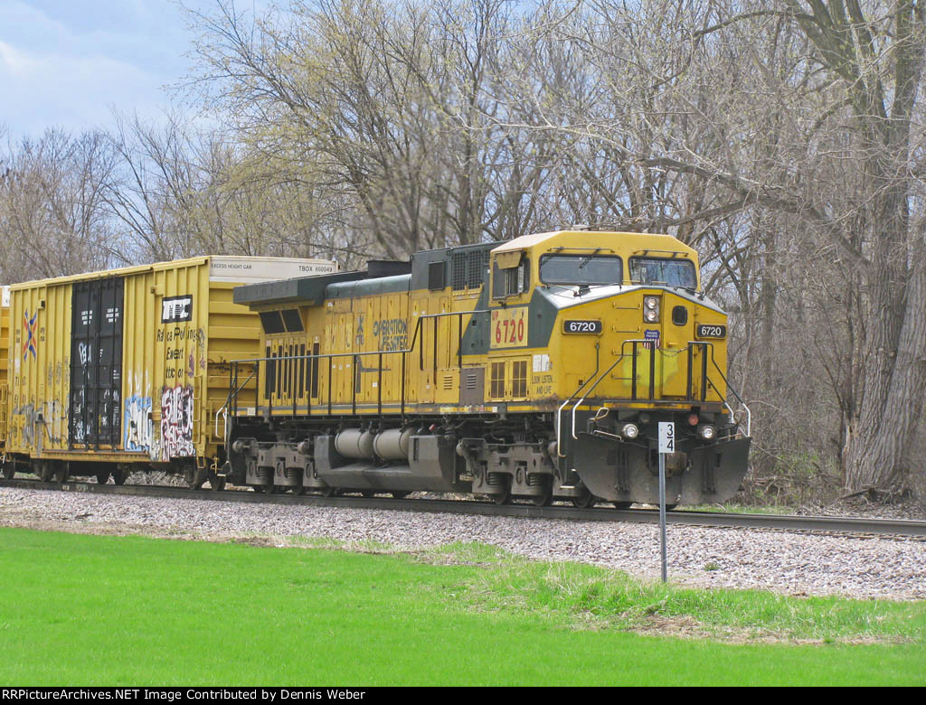 Ex C&NW 6720. { UP's Mankato Sub}